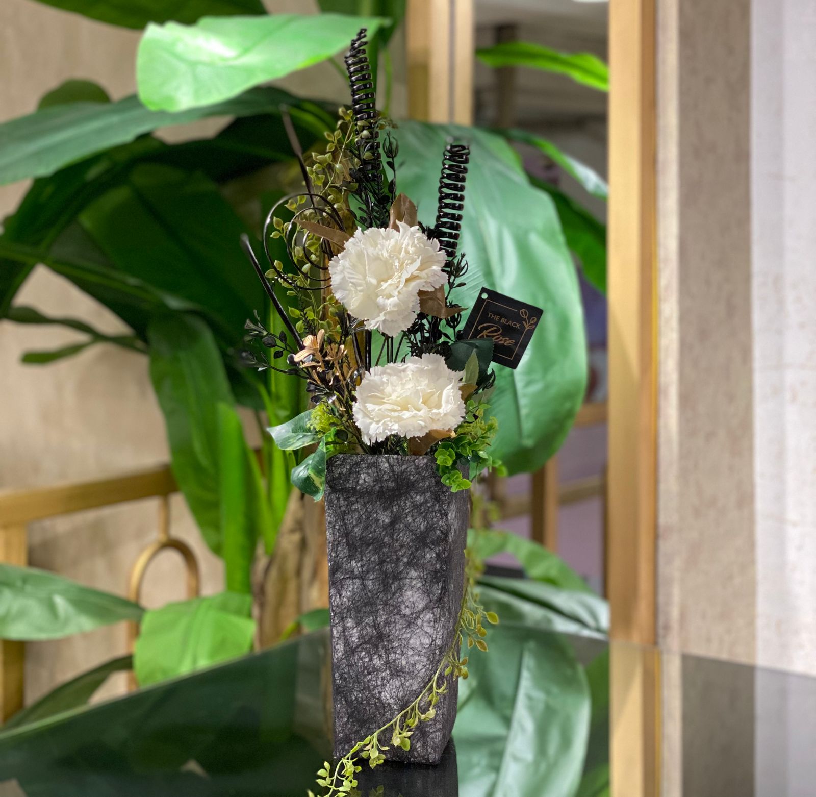 Forever floral – The Black Rose